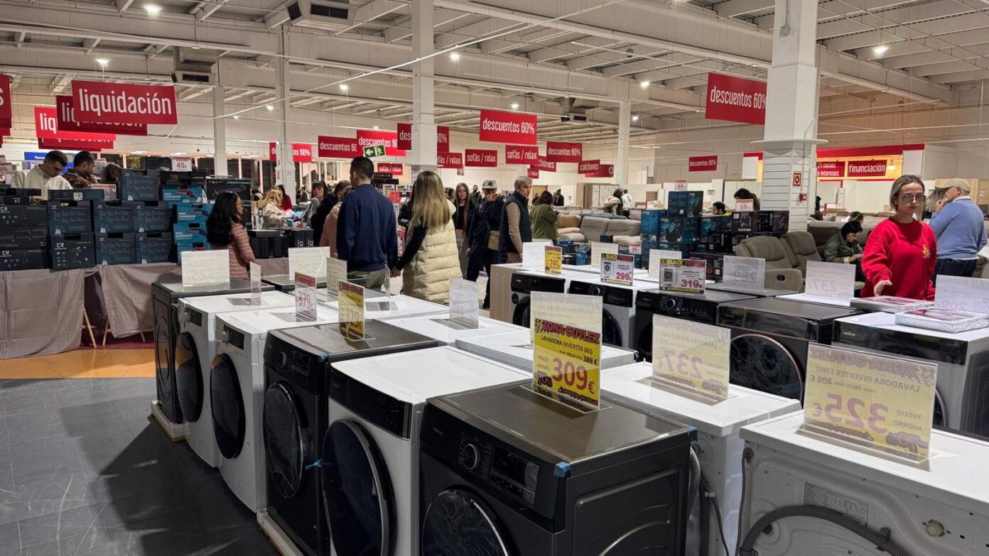Éxito rotundo en la apertura de El Rey del Embargo en Alcorcón ...